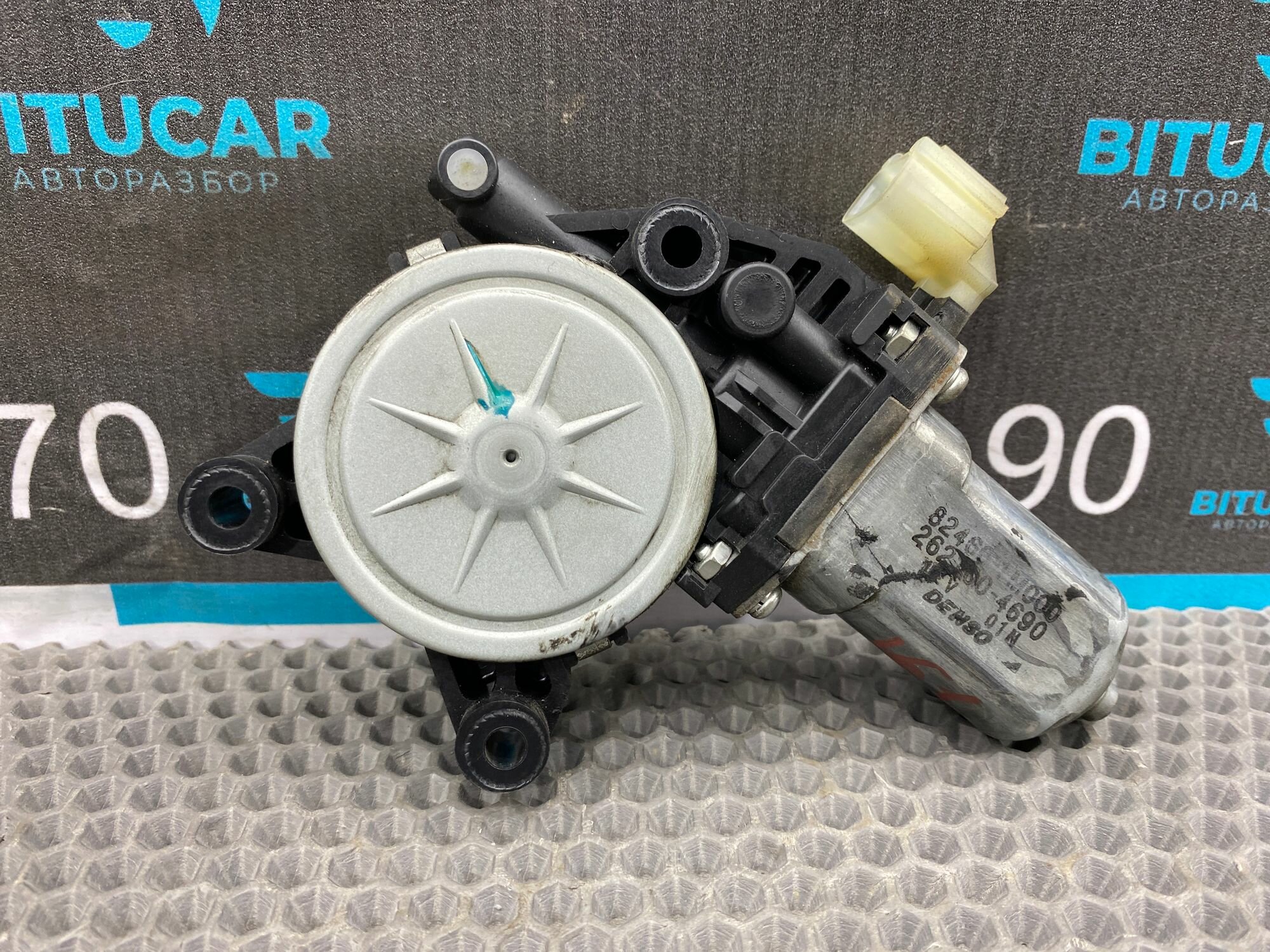 Б\У Моторчик стеклоподъемника передний правый Kia Cerato II TD , AT G4FC 1.6 L 2011г