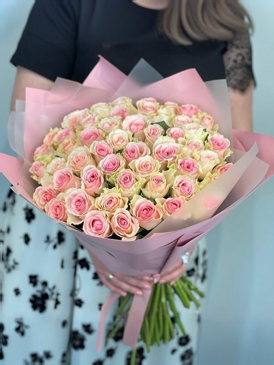Букет из 51 розы кремового оттенка