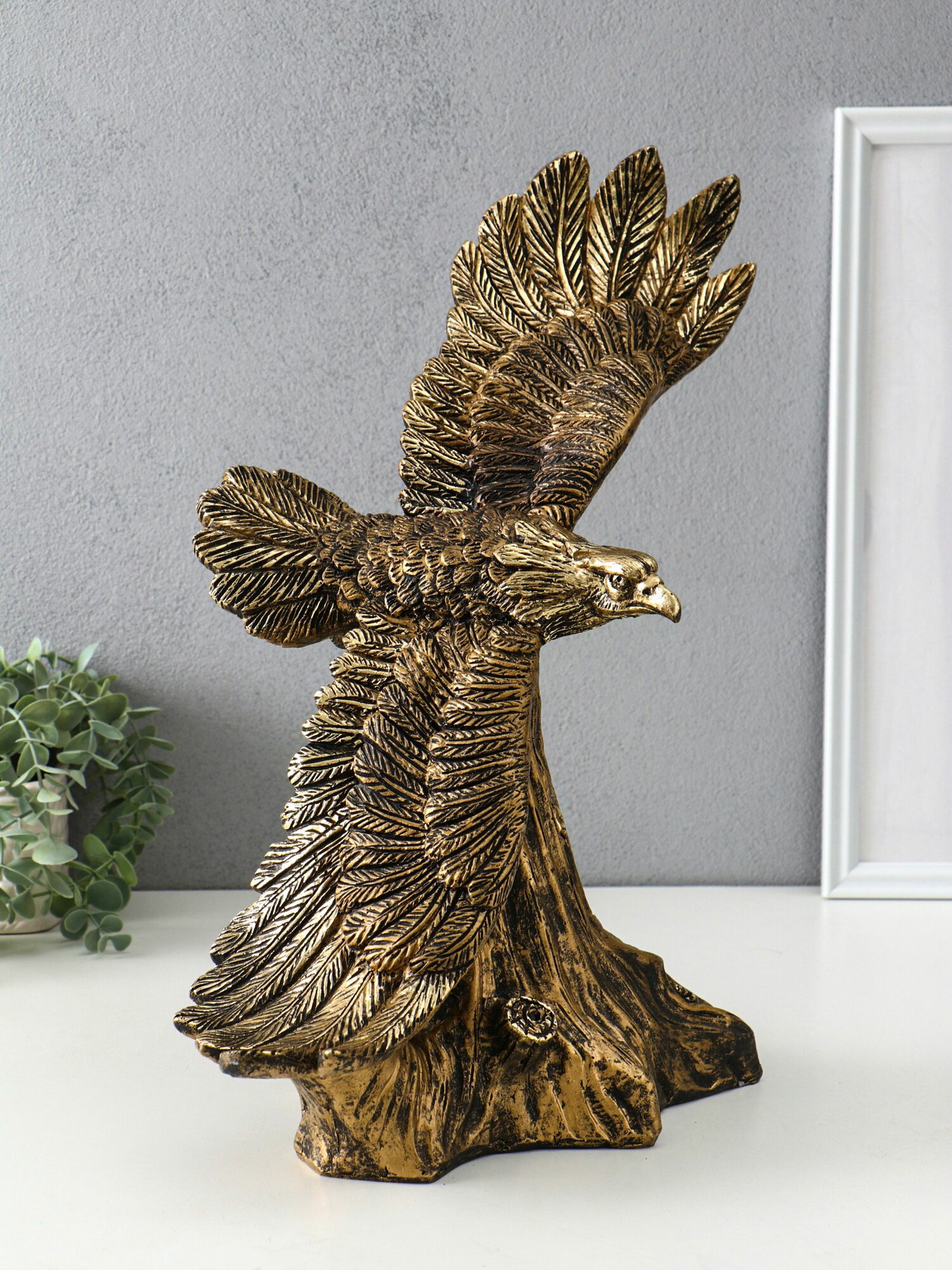 Фигура полистоун "Орёл парящий", 43x43x23 см, под бронзу, тематика праздника: 23 февраля