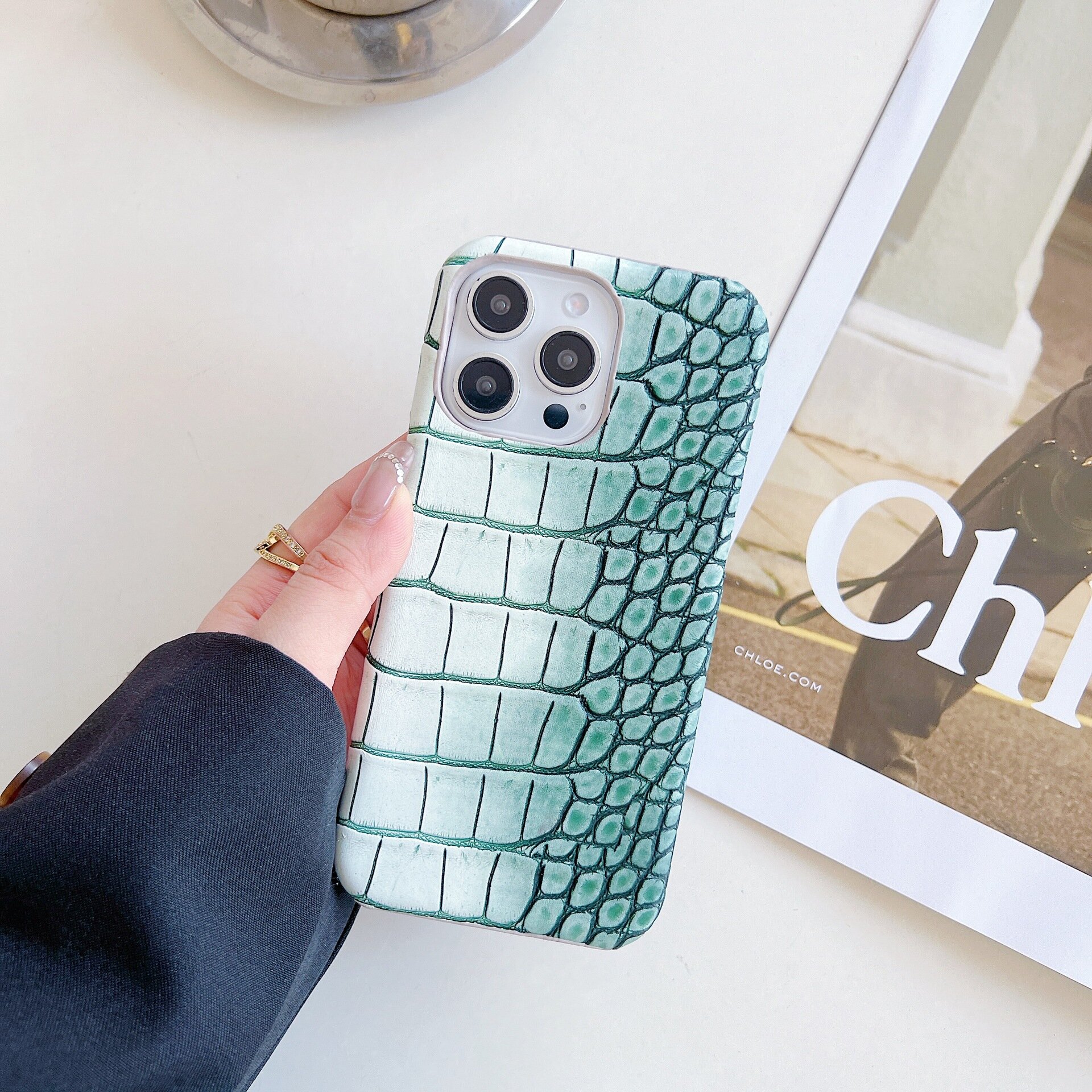 Чехол "Гималайская крокодиловая кожа", для iPhone 13, отвод тепла, зеленый