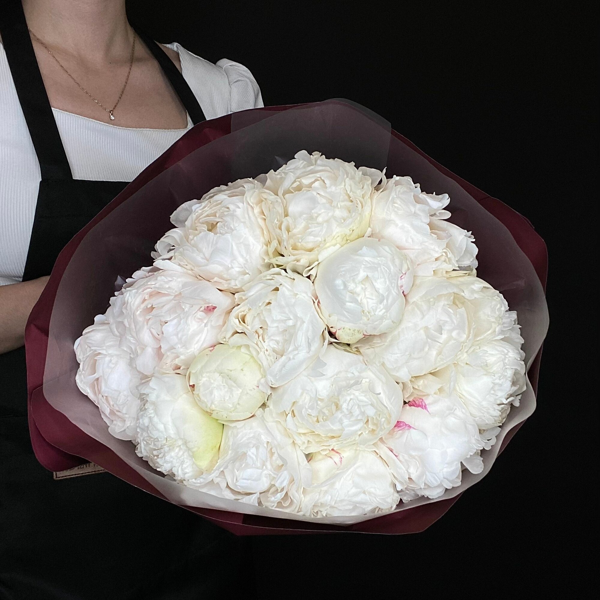 Белые пионы