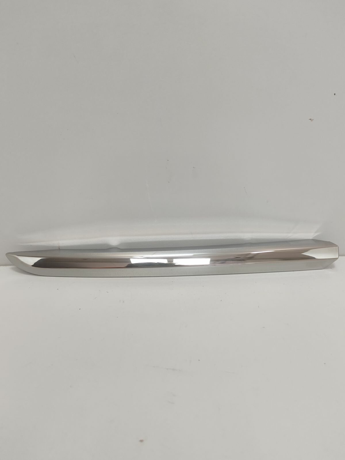 Молдинг переднего бампера верхний правый Lada Веста NG 2022 - 2025 г. Оригинал