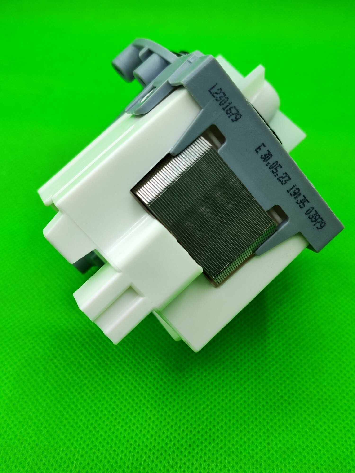 Cливной насос для стиральной машины, универсальная помпа 3 винта фишка подключения сзади