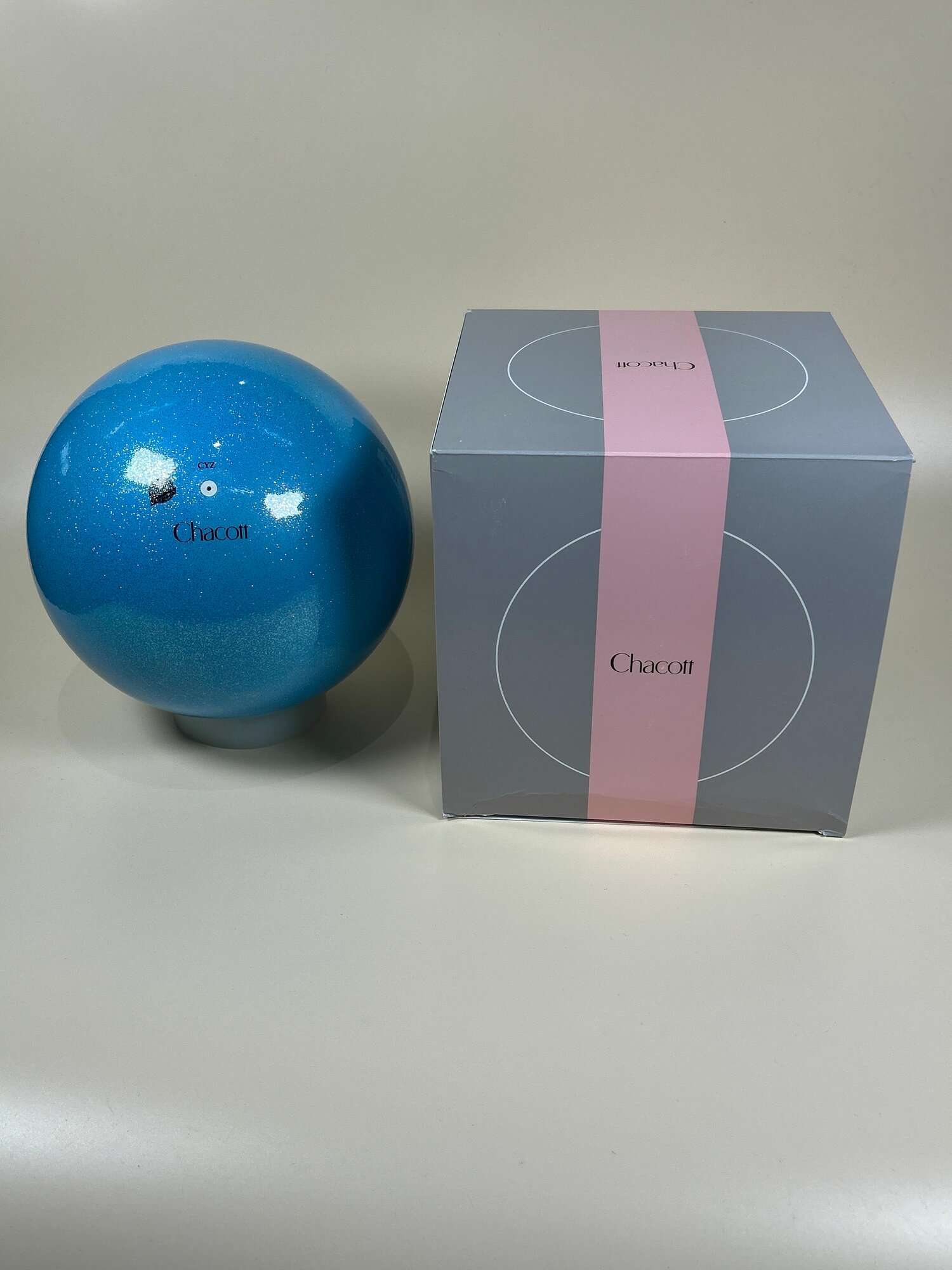 Мяч Chacott "Prism Ball" 621 Hyacinth, диаметр 18.5, липкий слой, с блеском