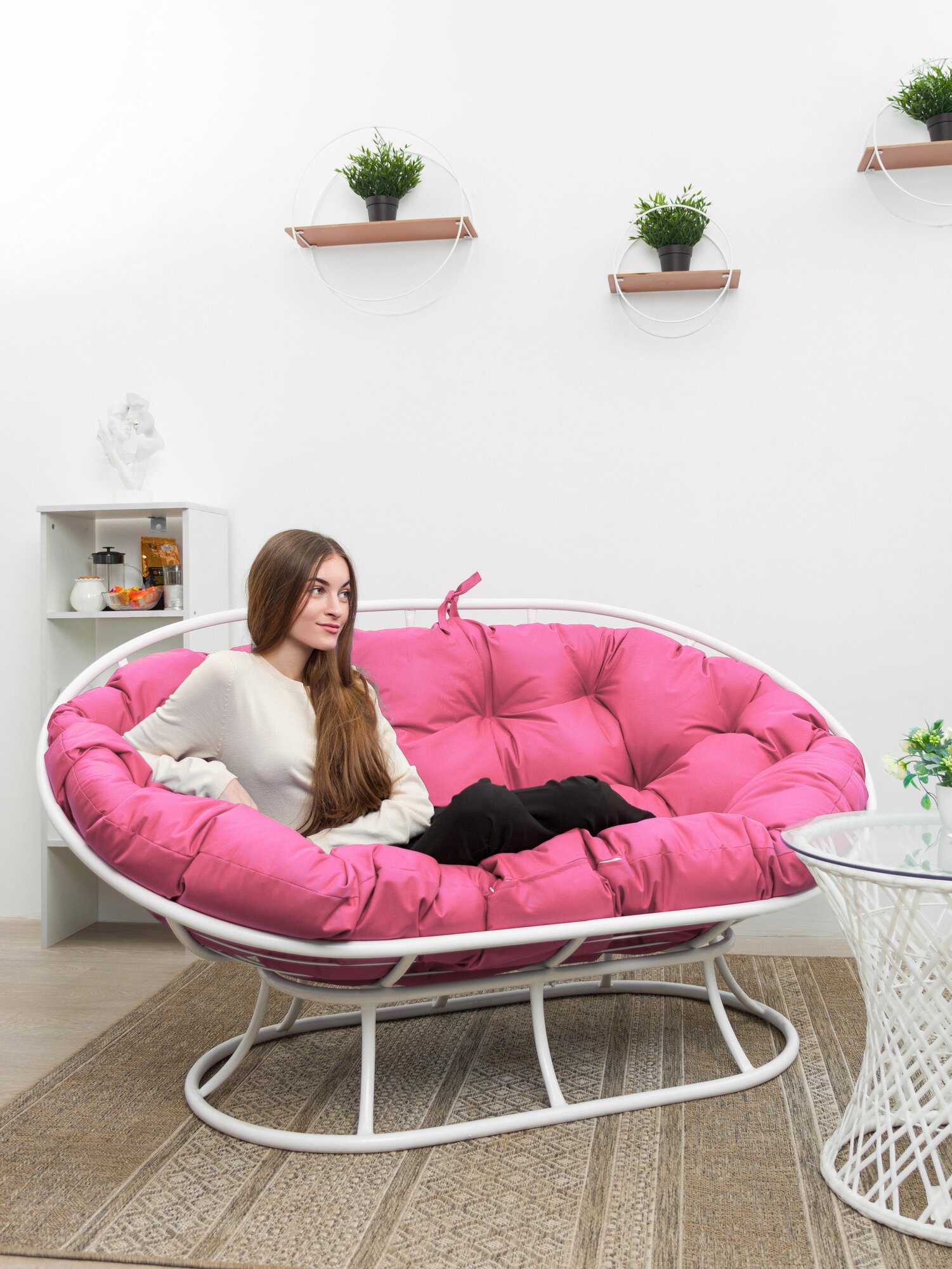 Диван мамасан без ротанга белый, розовая подушка