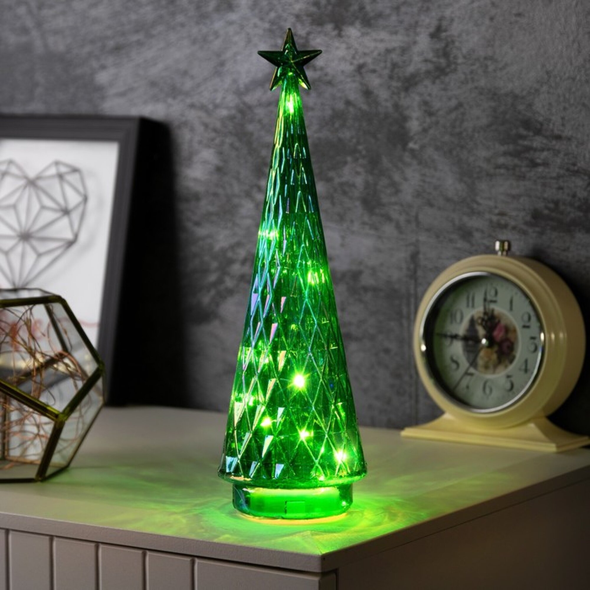 Фигура световая «Елка-хамелеон», 28.5×8.5 см, 10 LED, батарейки АААх2 (нет в комплекте), свечение тёплое белое
