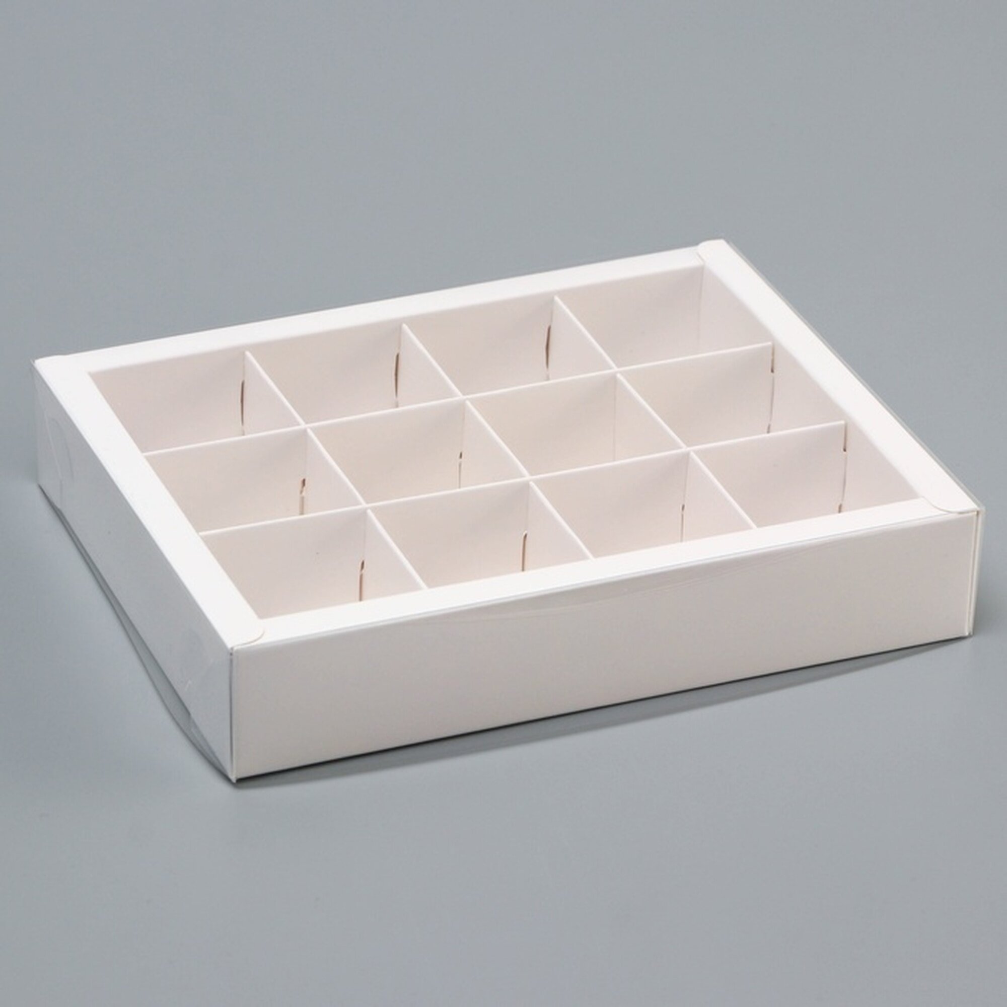 Коробка для конфет Сима-ленд, с крышкой, 12 секций, белая, 19x15x3,5 см