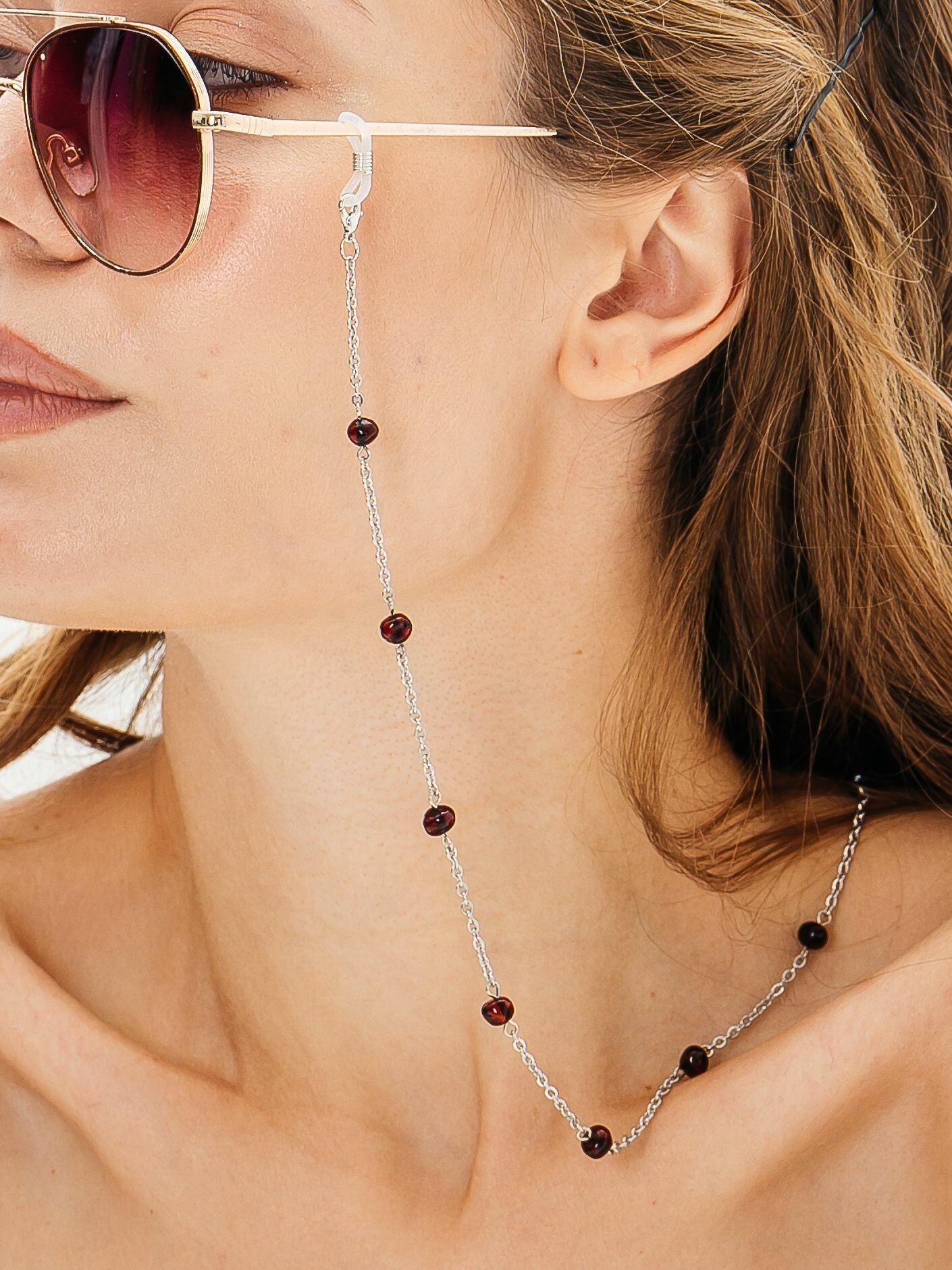 Цепочка для очков женская с янтарем. Шнурок держатель янтарный аксессуар на шею с карабином