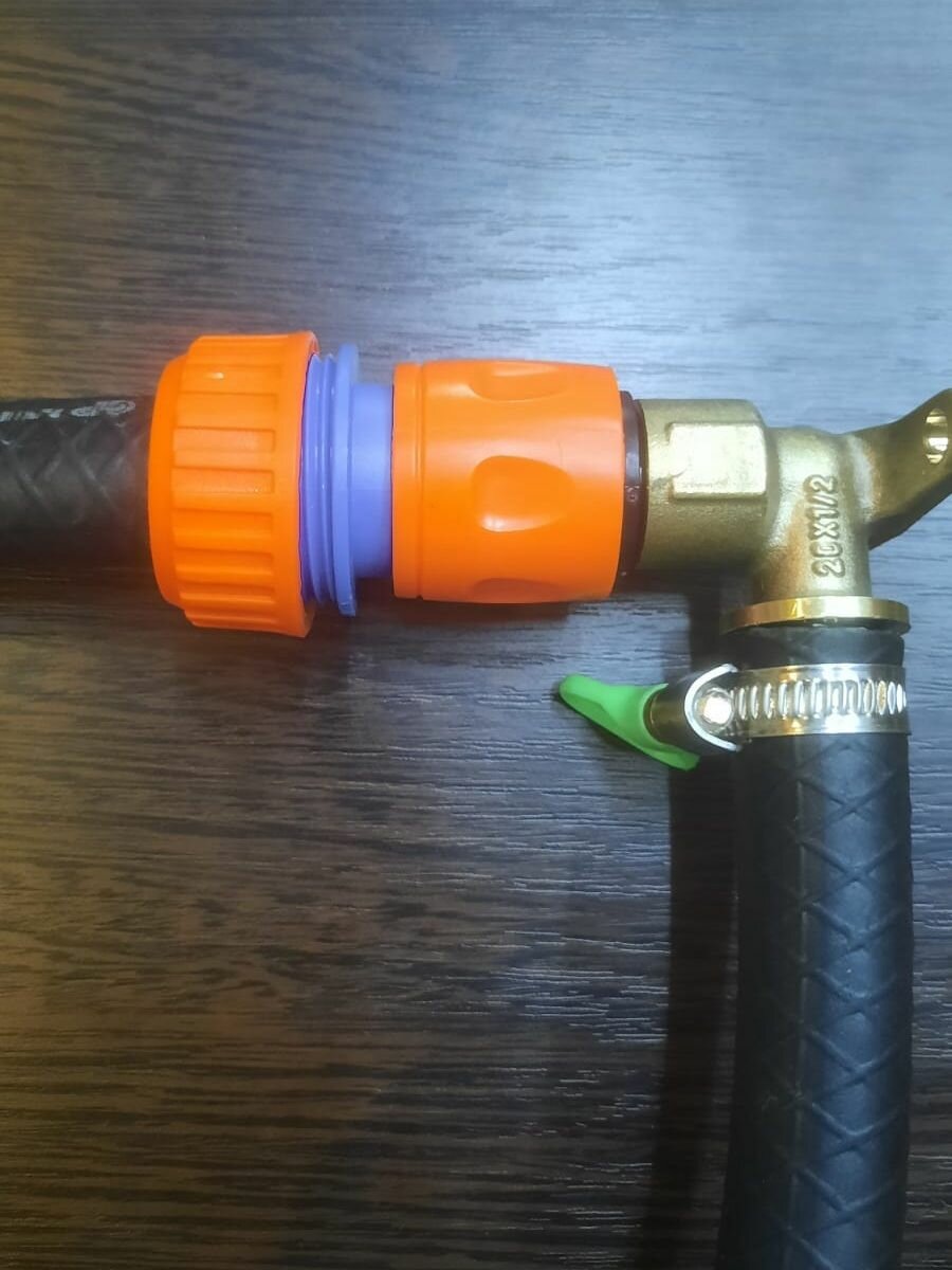 Быстросъем с креплением ( подходит для шланга 3/4 )