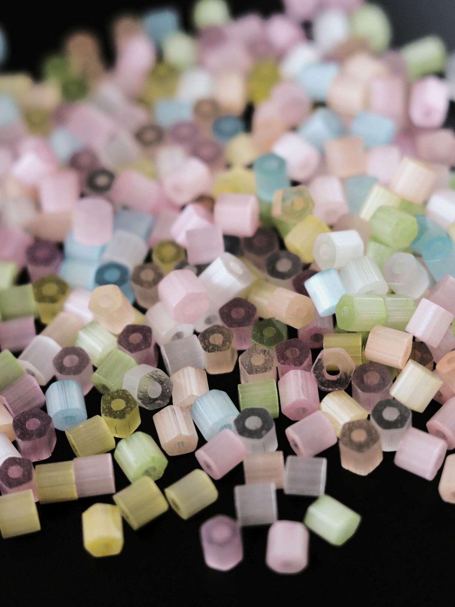 Бисер Радуга 20 гр рубка-гексагон 6/0 пастельный микс сатин