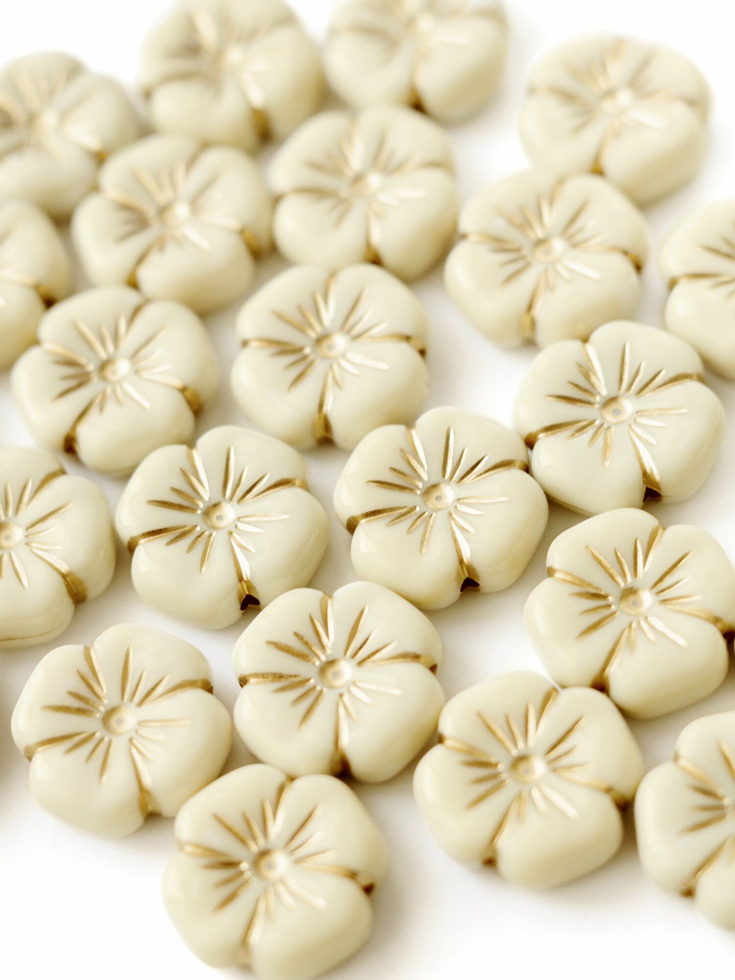 Бусины цветочки акриловые/пластиковые 20 шт, 19.5x19.5x7 мм, цвет айвори