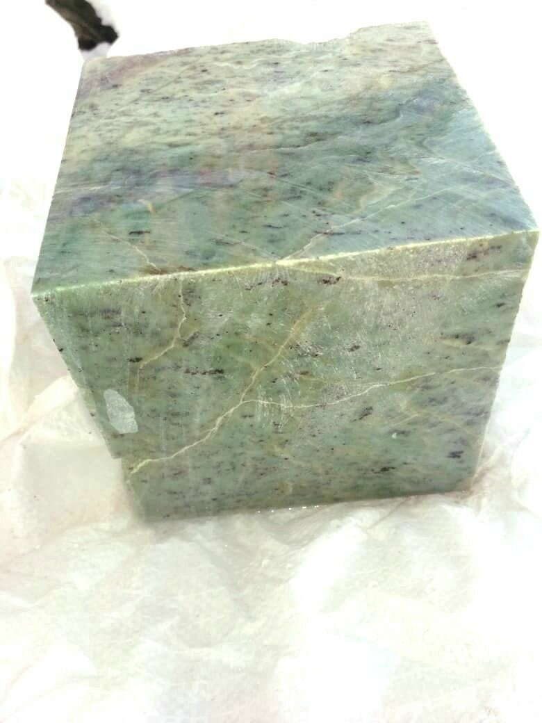 Нефрит для бани и сауны. Куб (15х15х15 см.) 10,5 кг.
