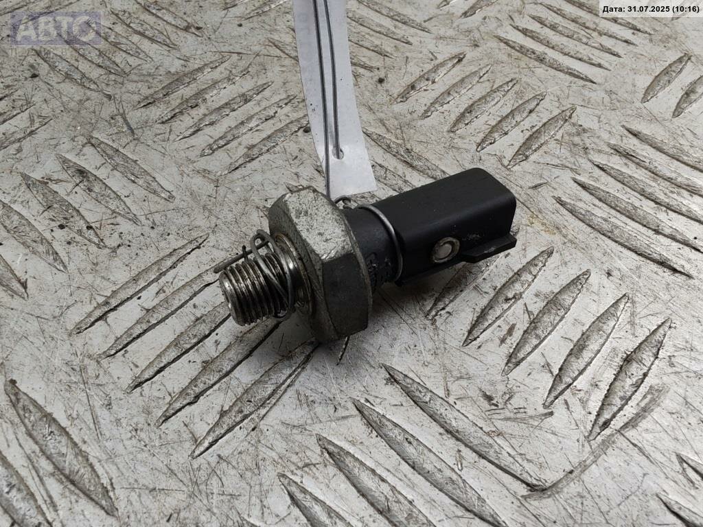 Датчик давления масла Volkswagen Passat B6