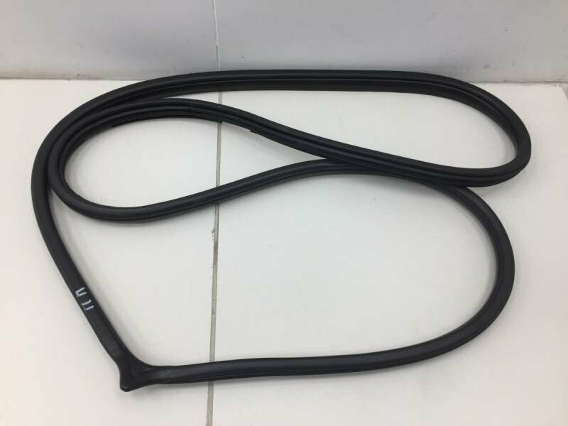 Уплотнитель проема двери передней правой Hyundai Elantra XD 2000-2005 кат.номер: 821402D001