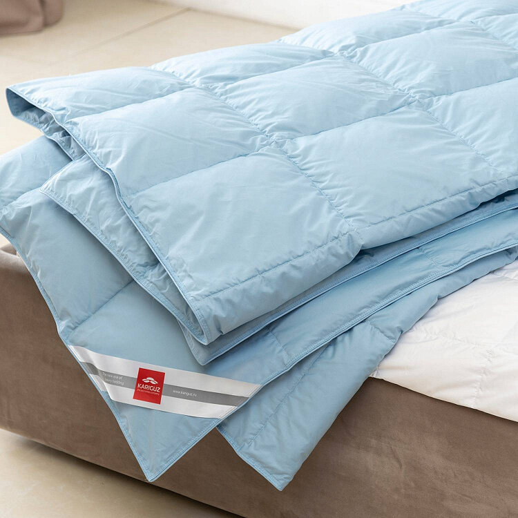 Одеяло пуховое "KARIGUZ" легкое 200*220 серый пух 95% мелкое перо 5% ткань чехла - батист цвет лазурный