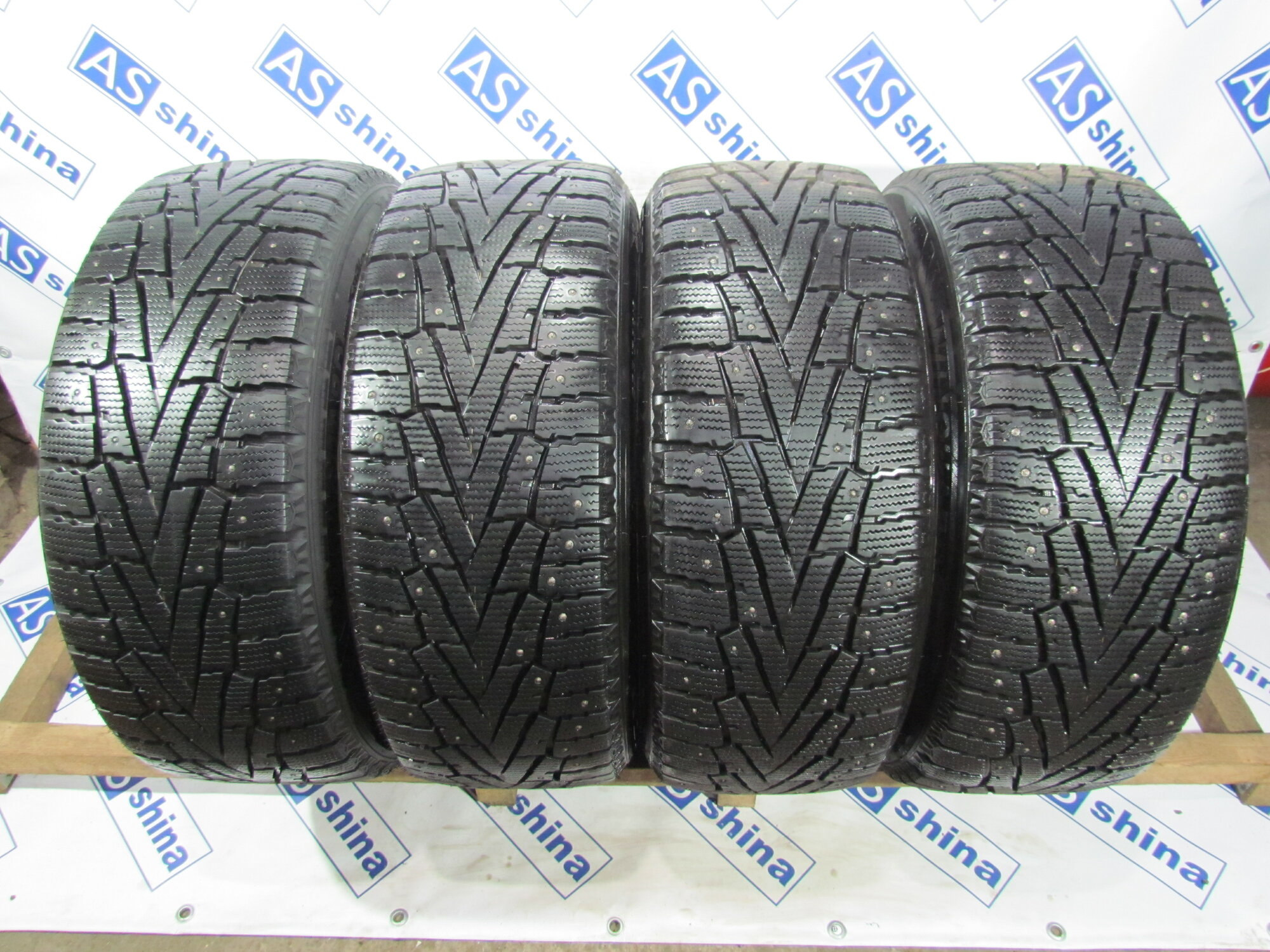 Комплект (4 шт) Nexen Winguard WinSpike SUV 255 55 R18 зимние шипованные БУ шины износ до 5% , артикул 0028428
