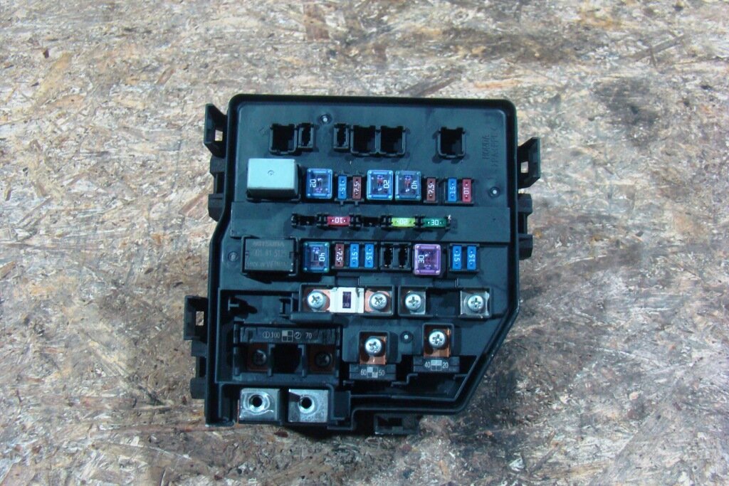 Honda Civic 5D Блок предохранителей моторный 38250SMGE01