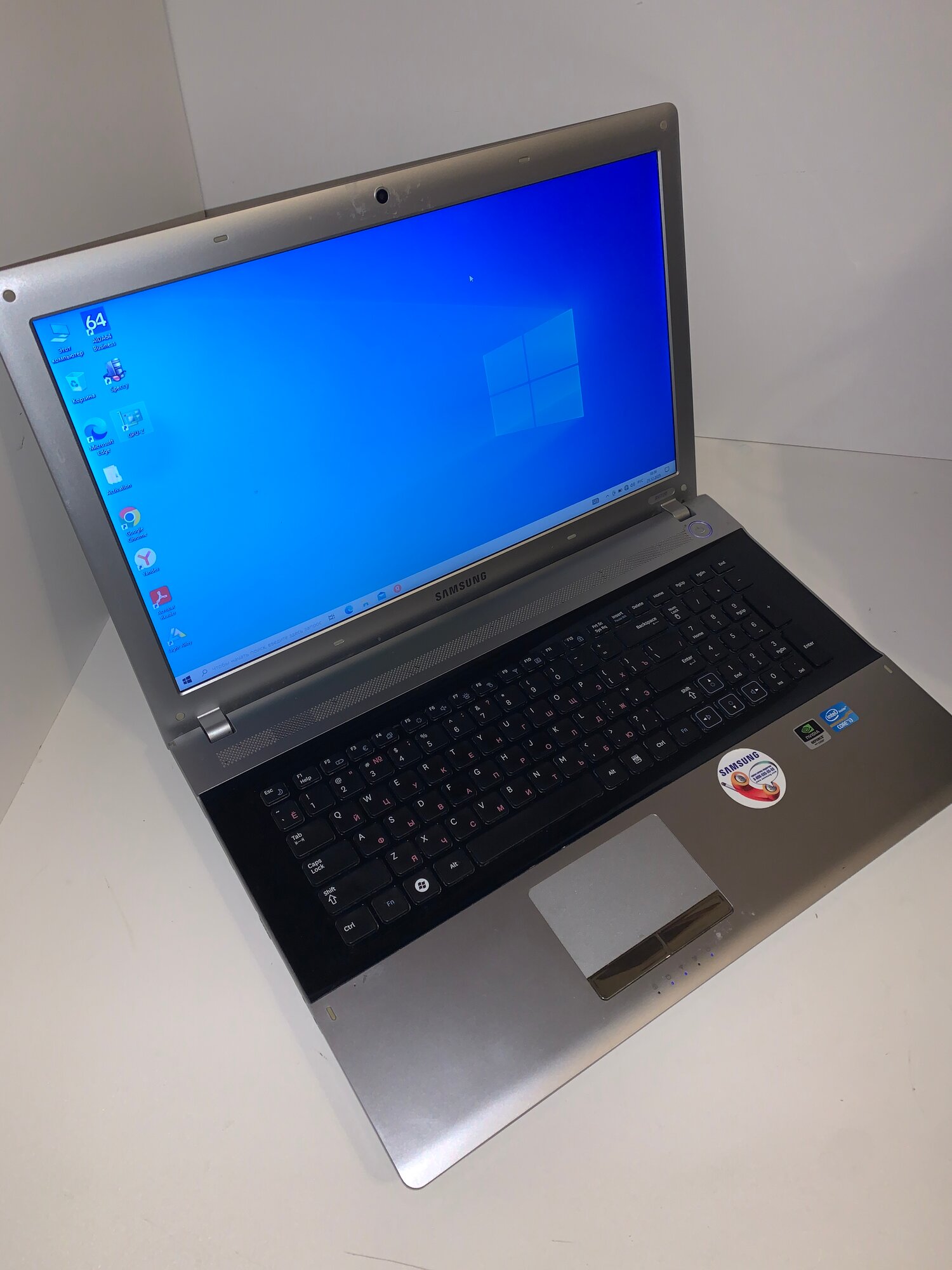 Ноутбук Samsung NP-RV720-S01RU\Intel Core i3-2310M 2.1GHz (2 ядра 4 потока)\6Gb\17.3" 1600x900\HDD 500Gb\NVIDIA GeForce GT 520M (1Gb)
