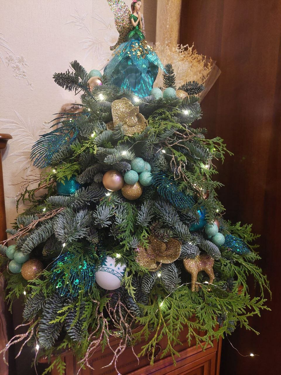 Елка новогодняя "Лесная фея" из туи, нобилиса, пихты \ Новогодняя композиция для интерьера