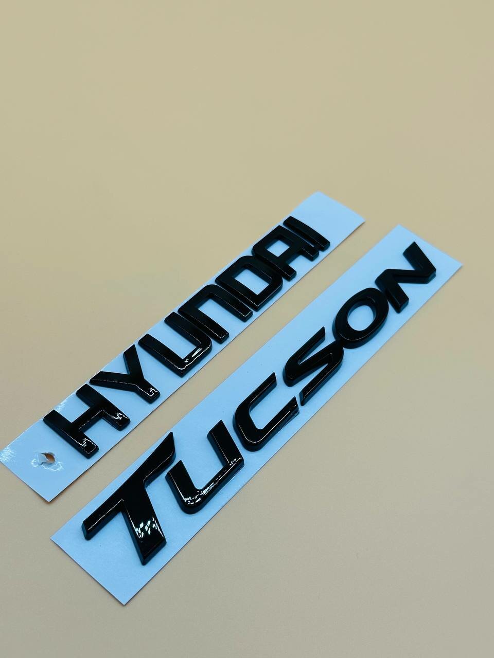Надпись наклейка на багажник Hyundai + Tucson Black ABS-Пластик