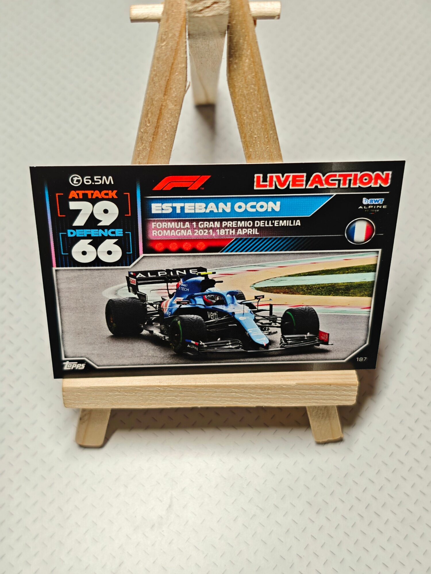 Коллекционная карточка Topps F1 Turbo ATTAX в горизонтальном стандартном формате