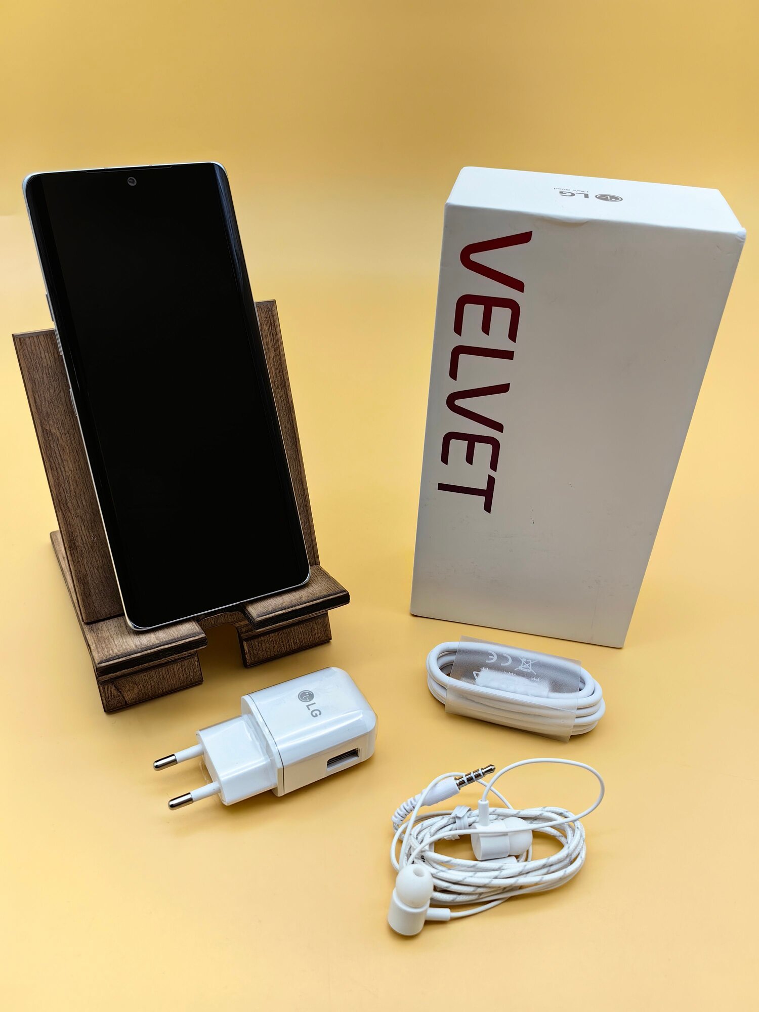 Смартфон LG G9 Velvet, 8GB RAM, 128GB ROM, Android 11, WiFi/Bluetooth