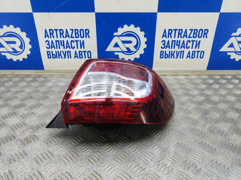 Б/У Фонарь задний правый Renault Sandero Stepway 2 / Рено Сандеро Стэпвей 2 1.6 K7MA812 82 Л.С 2015