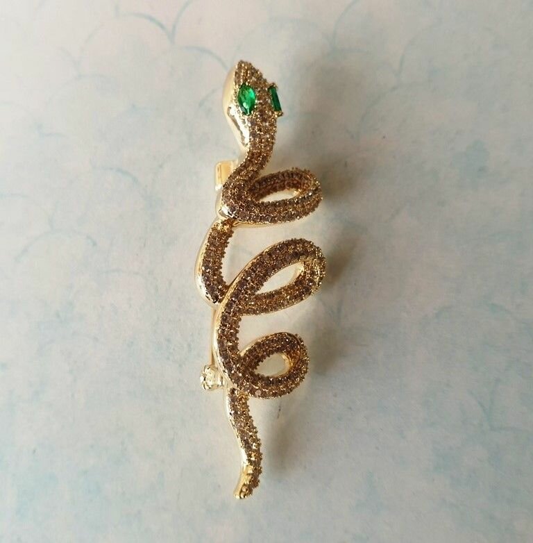 Брошь, стразы