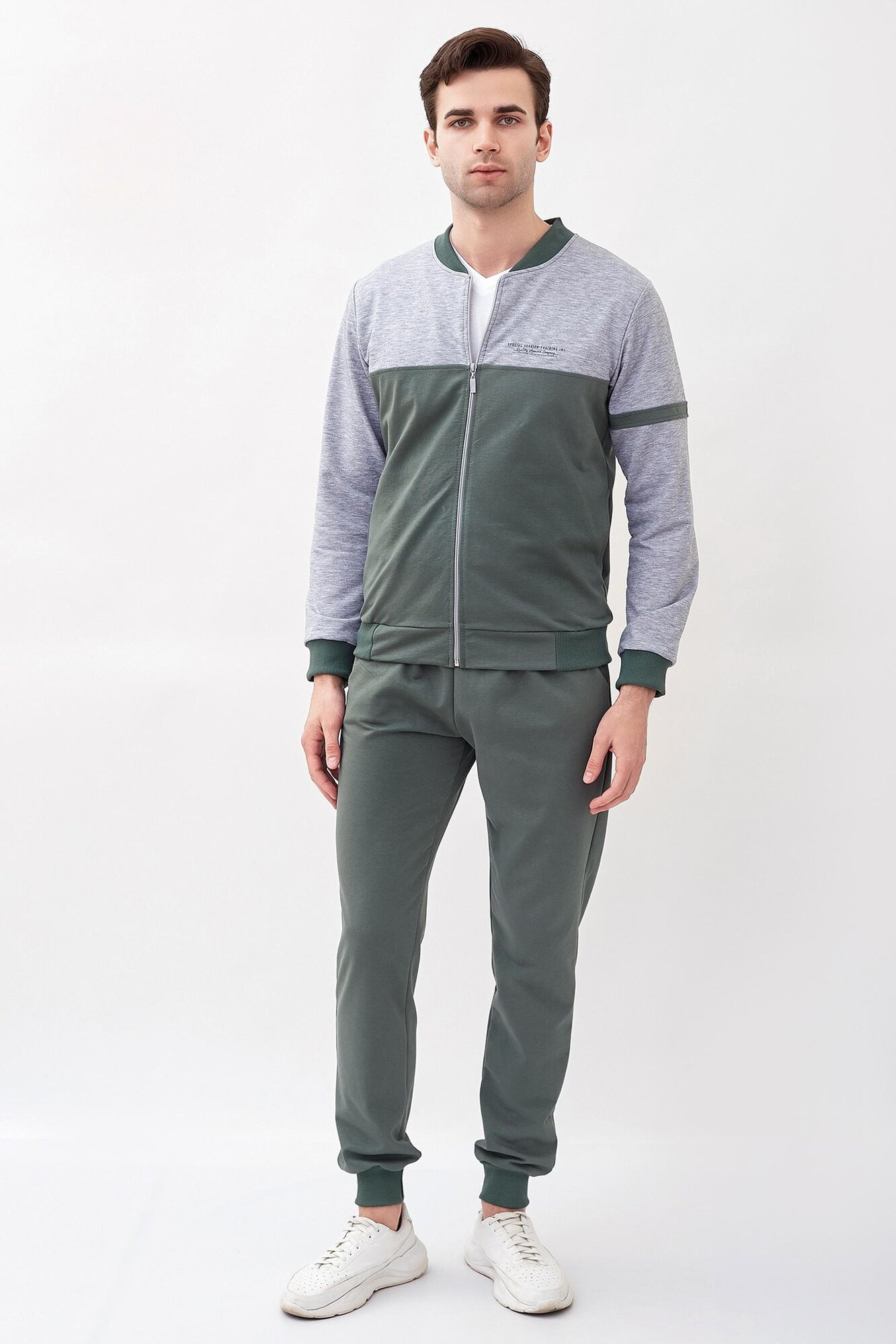 Костюм спортивный