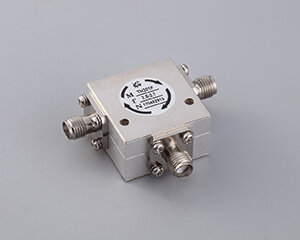 2 GHz to 4 GHz, 0.4 dB Insertion Loss, 23 dB Isolation, SMA Coaxial Series Isolator-TH201F