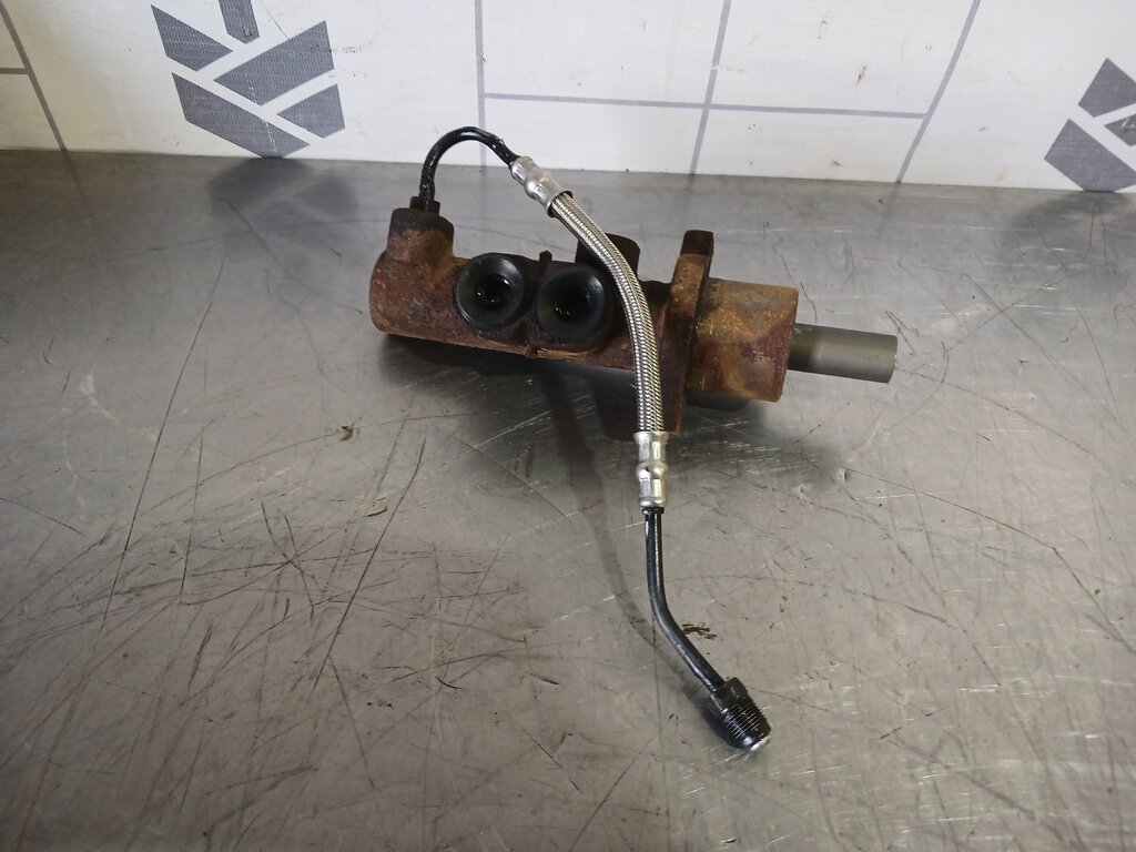 Цилиндр тормозной главный VW Golf 4 Bora 97-05