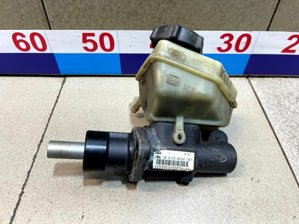 Главный тормозной цилиндр Ford Mondeo I 6974959