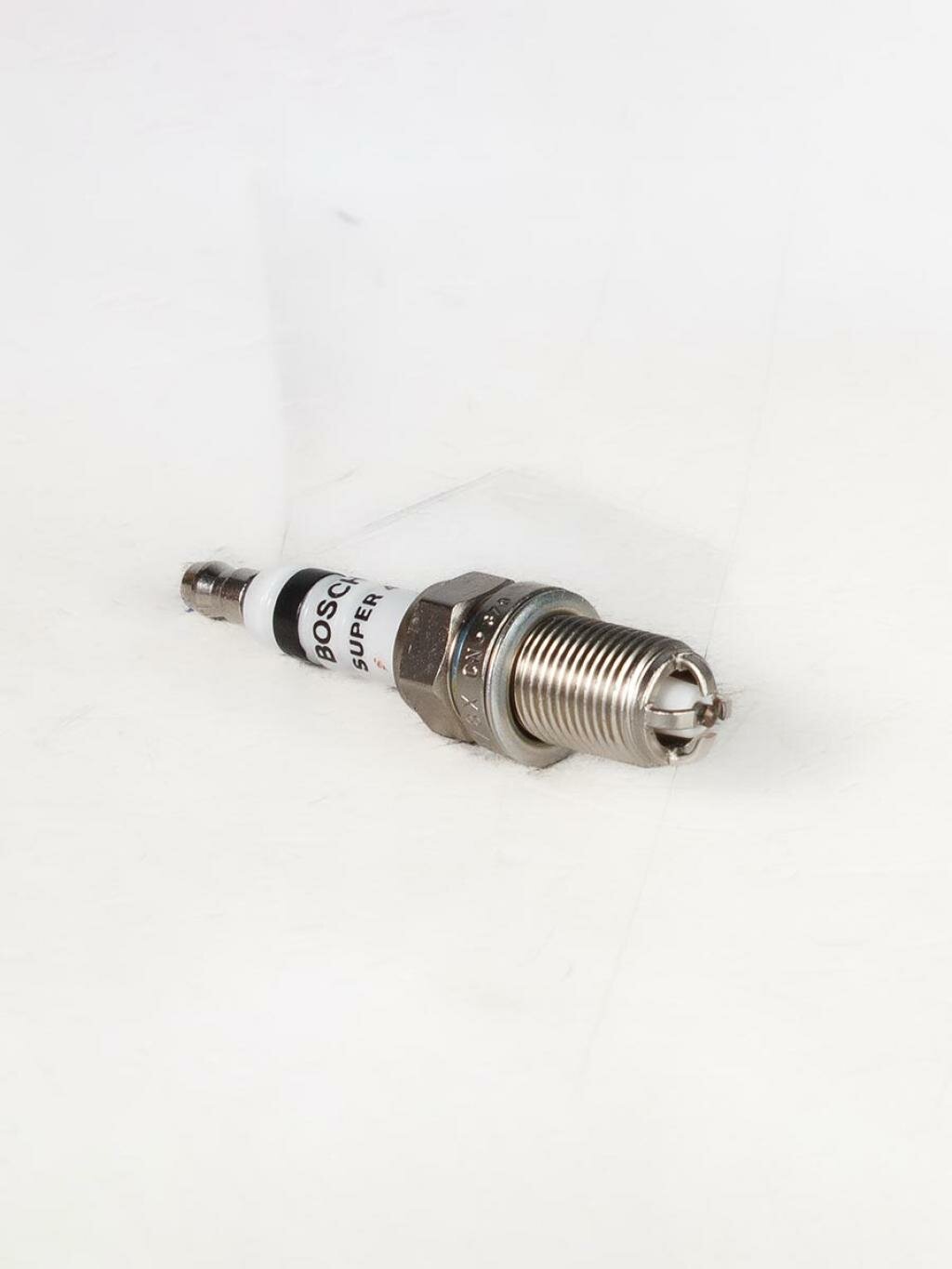 Свеча зажигания BOSCH супер-4 fr78x, Audi A3, A4, A6, Renault Logan (242232502)