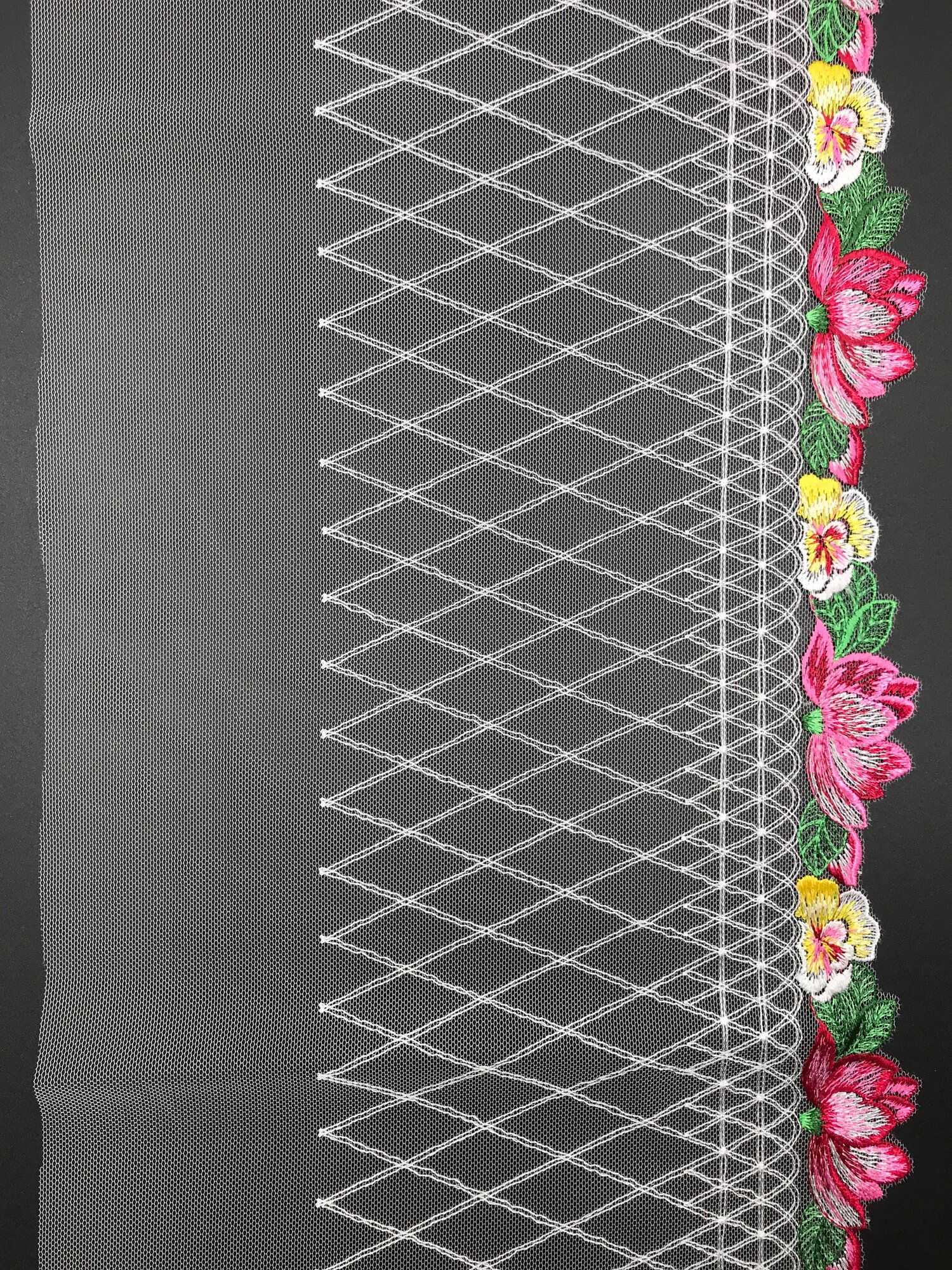 Кружево вышивка на сетке