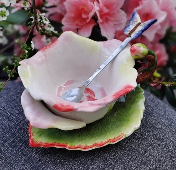 Керамические чашки с подсолнухами и розами