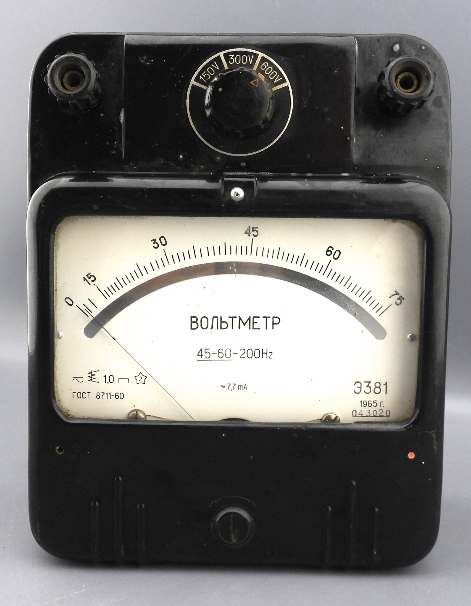 Вольтметр постоянного и переменного тока ЭЗ81 в карболитовом корпусе СССР 1965 год