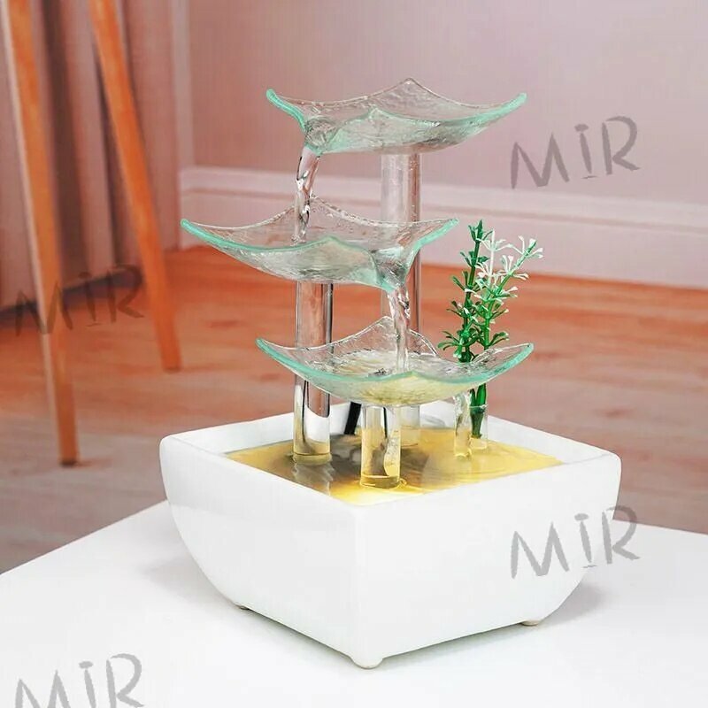 Сочетание керамики и стекла используется для украшения домов с помощью фонтанного напыления (что означает: текущая вода притягивает богатство).