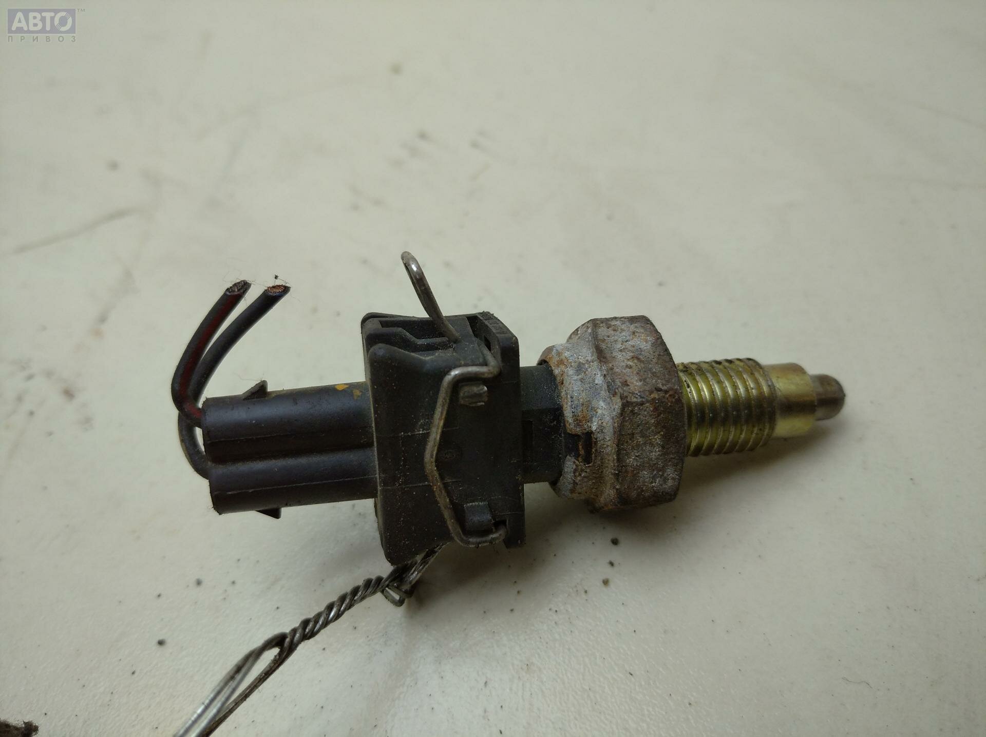 Датчик включения заднего хода (лягушка) Volkswagen Transporter T4