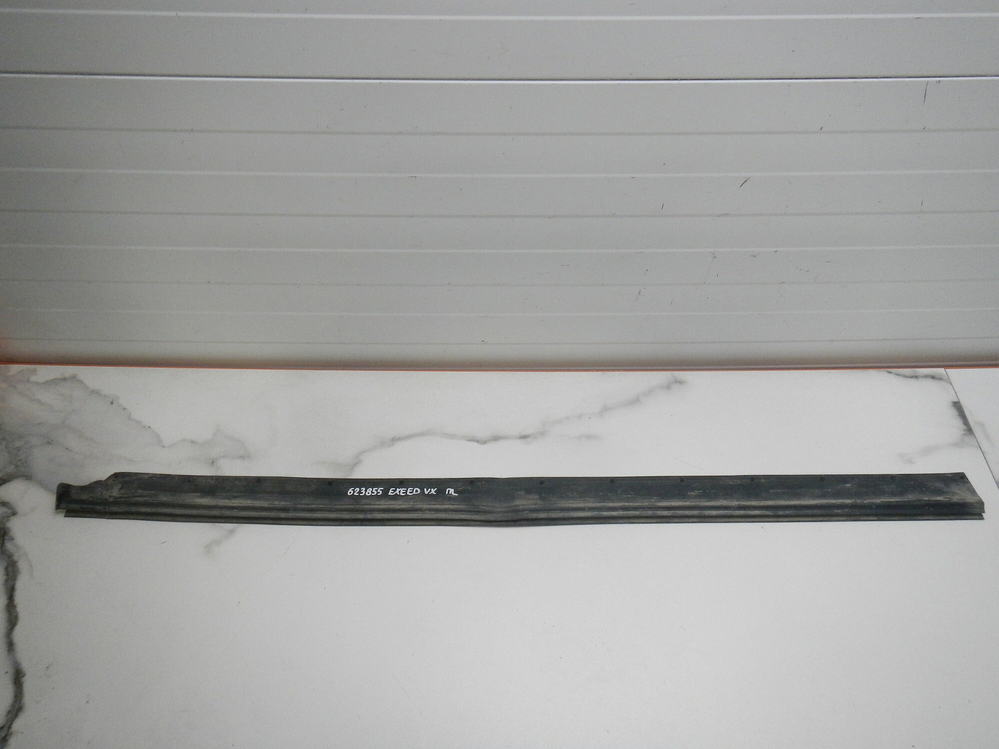 Б/У Уплотнитель двери передней левой, EXEED (Эксид)-VX (21-) EXEED VX (21-) Потертости, деформация. 623855 EXEED арт. 55...