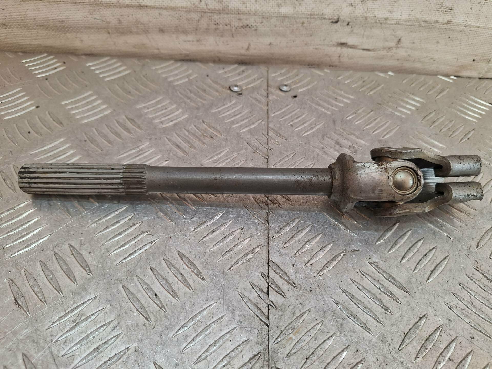 Рулевой карданчик Mazda 6 2003