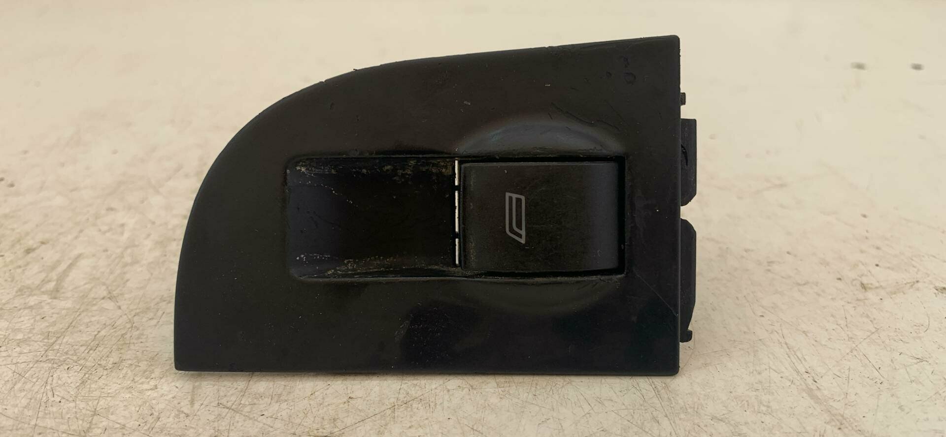 Кнопка стеклоподъемника двери передней правой Audi A6 C5 2000 4B0959855