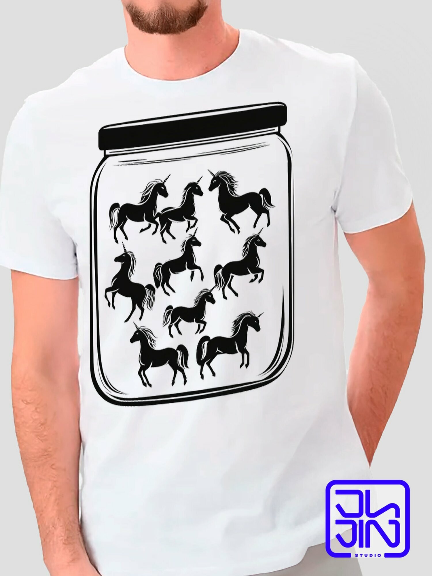 Футболка классическая мужская с авторским принтом Оригинальные черно-белые интересные единороги в необычной белой банке, белый хлопковый трикотаж с прикольным рисунком на груди