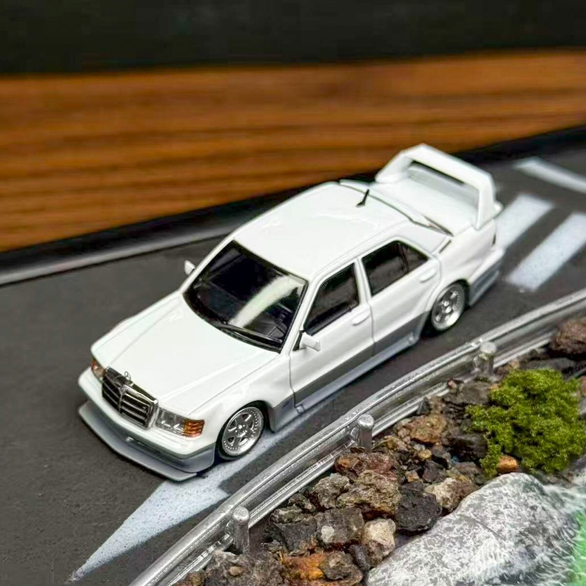 Машинка HKM 1:64 Mercedes-Benz 190E W201 2.5-16 Evo II Restmod
