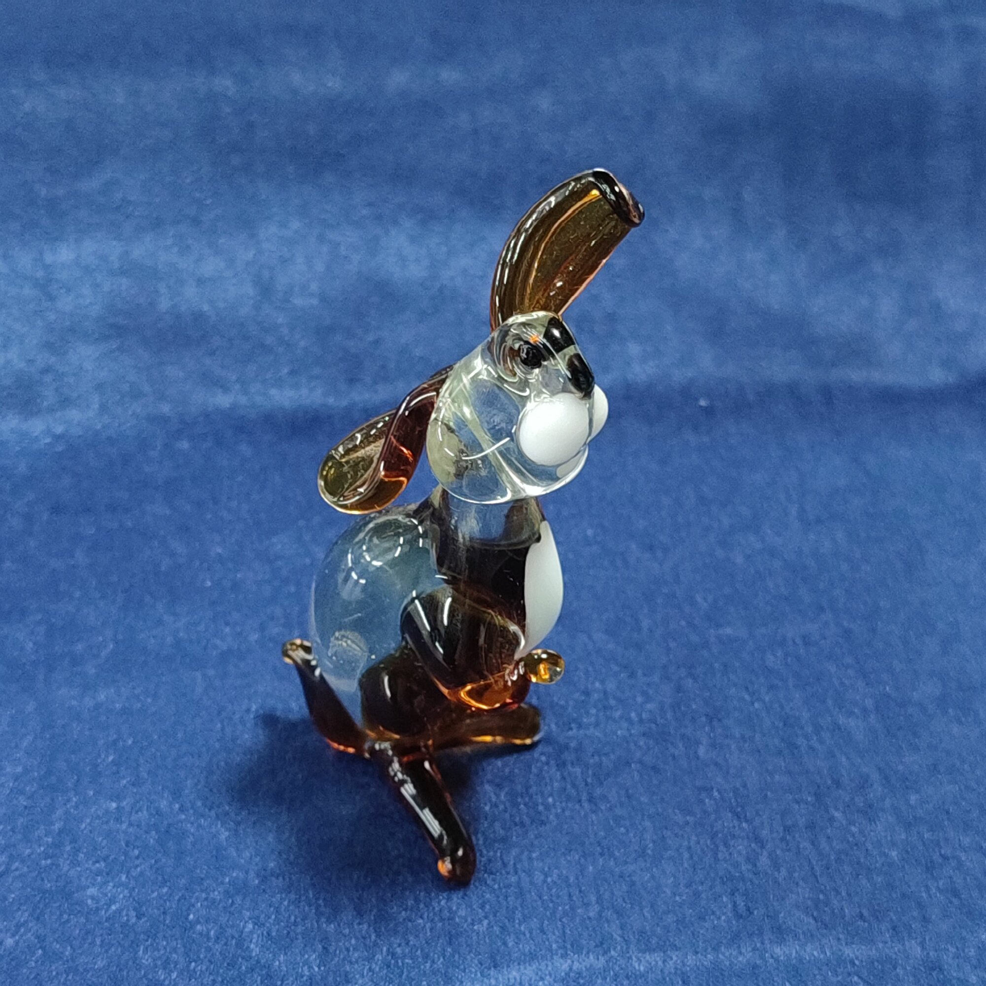 Заяц прозрачно-коричневый