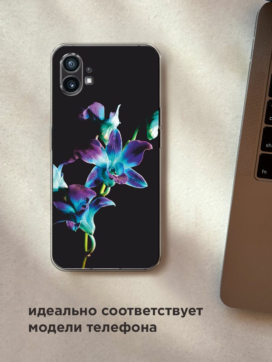 Чехол на Nothing Phone 1 / Нафинг Фон 1 с принтом "Синий цветок на черном" — фото 1