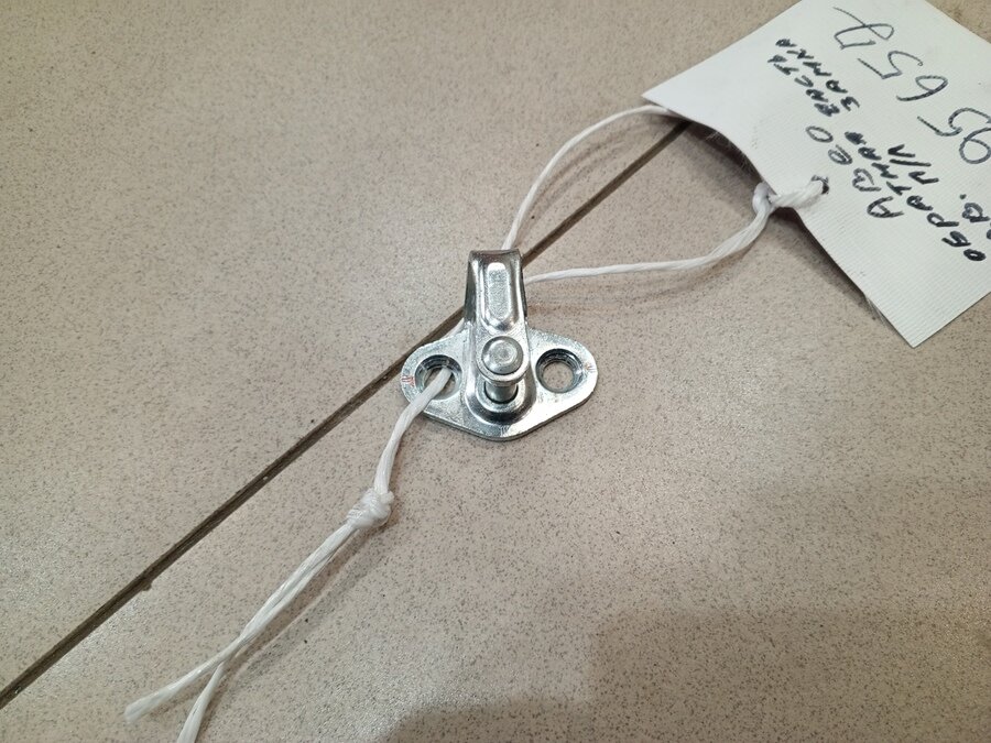 Ответная часть замка двери от Chevrolet Aveo T300 2011-2015