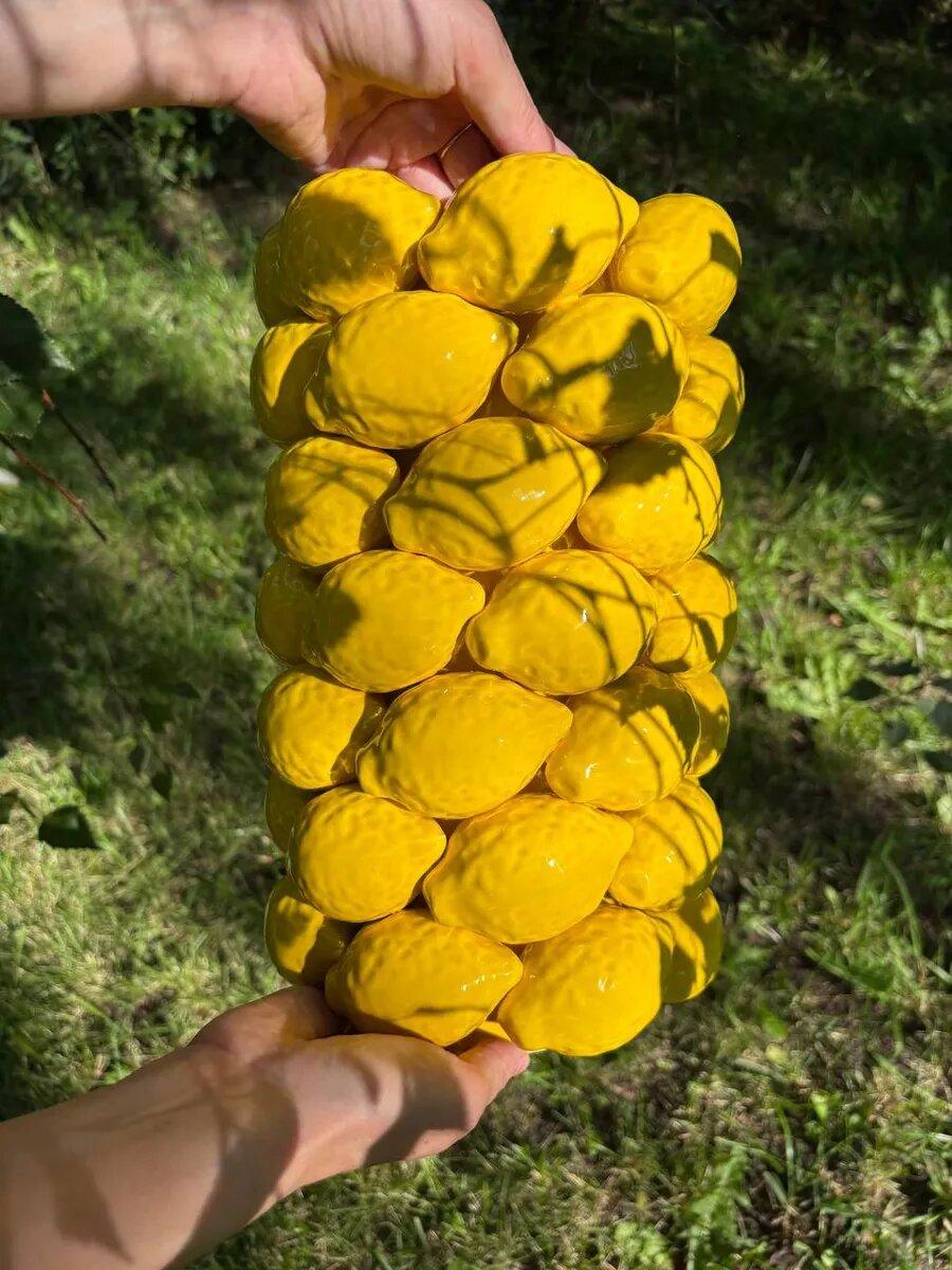 Ваза с объемными лимонами