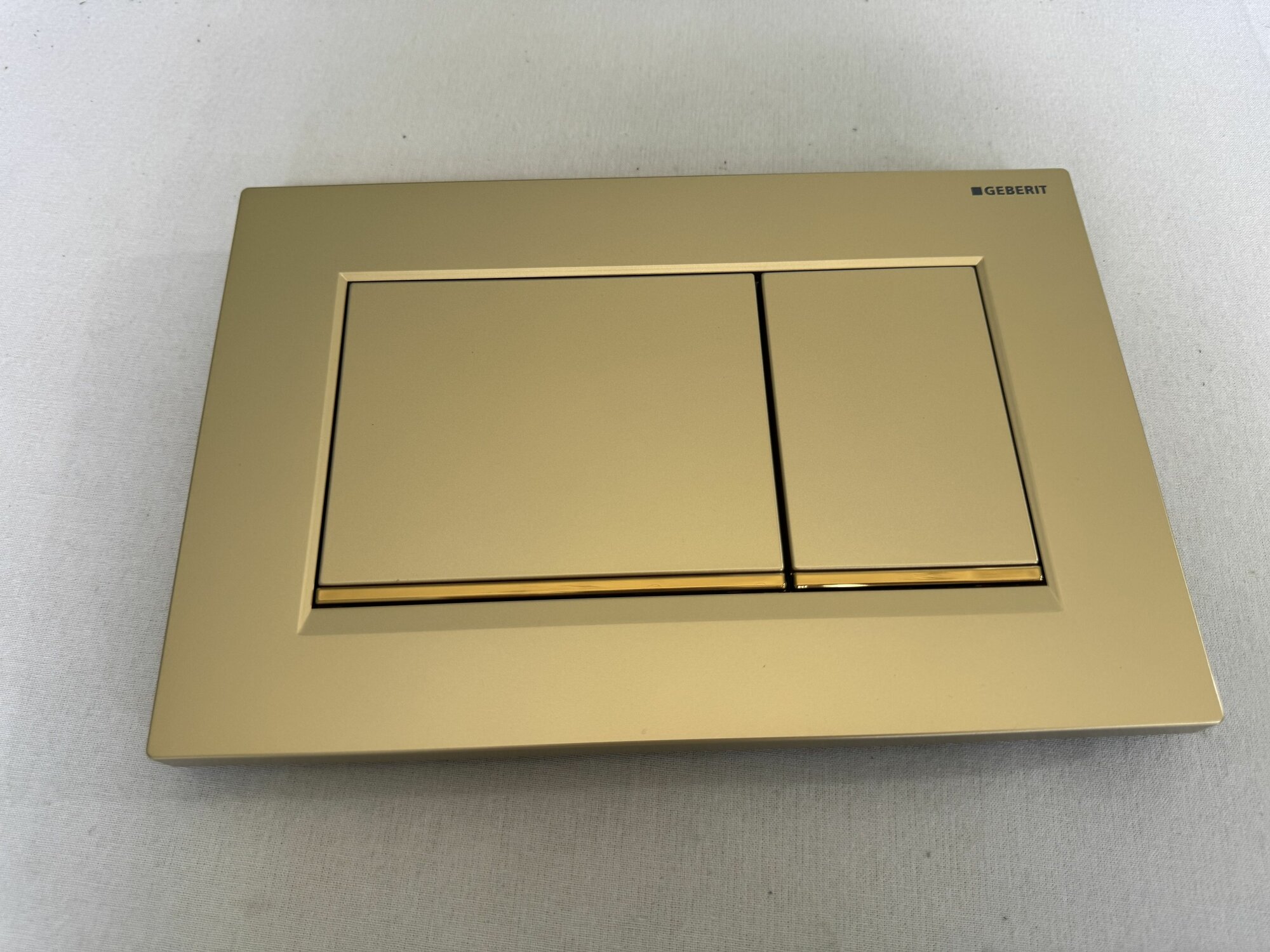 Кнопка для инсталляции Geberit Sigma 30 115.883. KG.1 Матовое золото