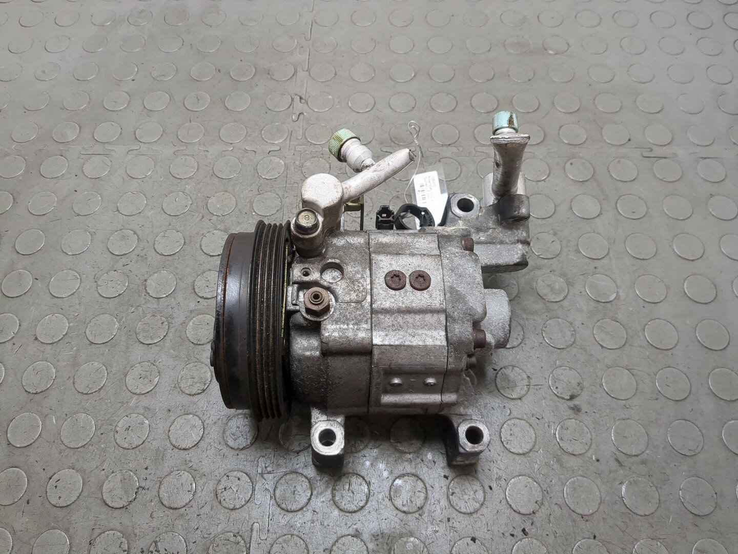 Компрессор кондиционера Subaru Forester (S10) Б/У