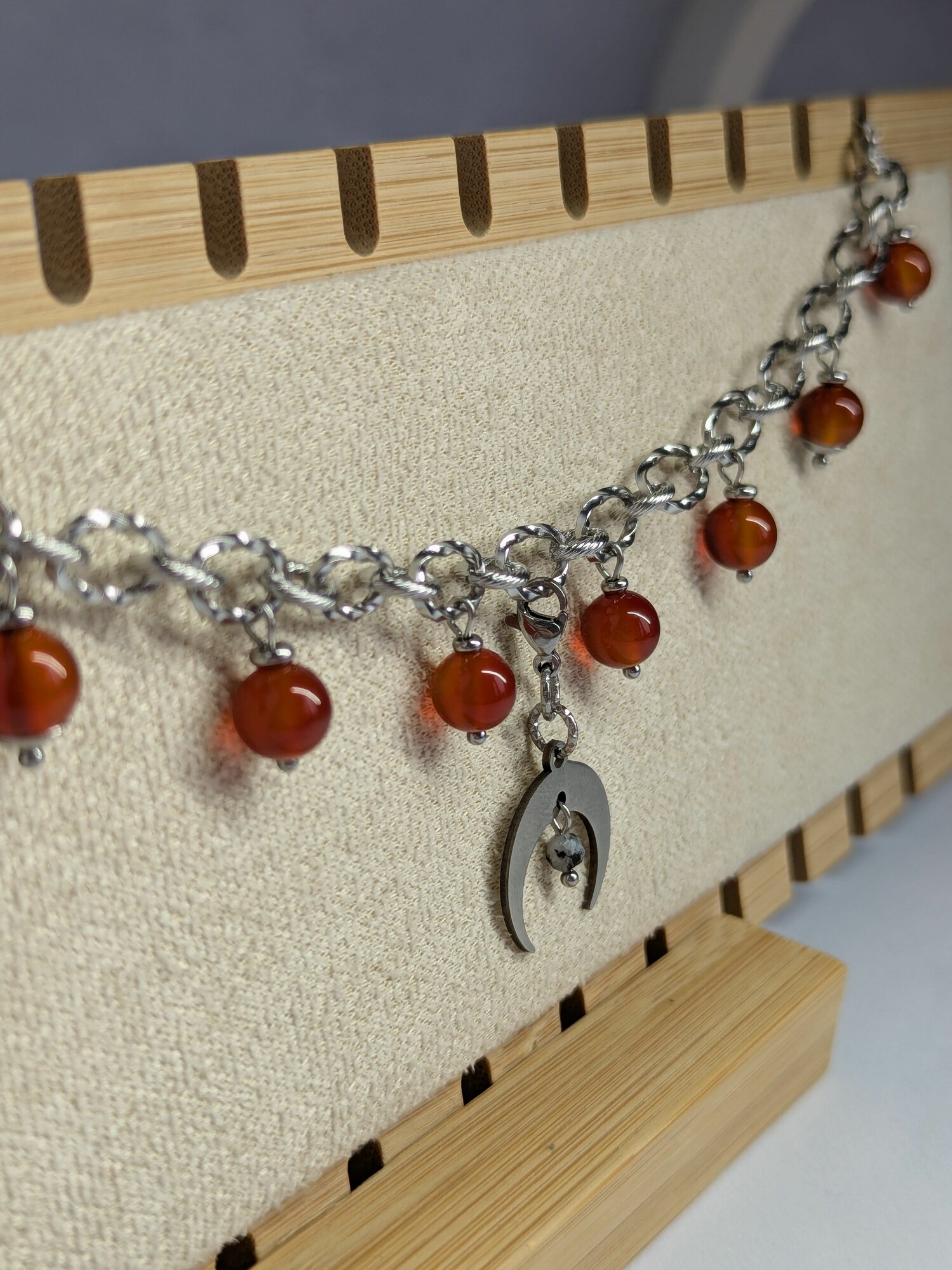 Колье, сердолик